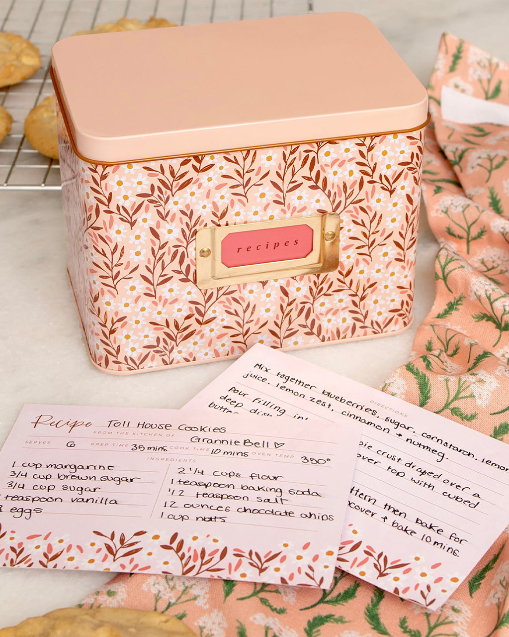 Pink Daisy Tin Recipe Box – ban.do